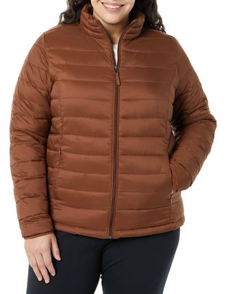 Amazon Essentials Damen Leichte, langärmelige, Wasserabweisende, packbare Pufferjacke (in Übergröße erhältlich), Dunkles Toffee Braun, L