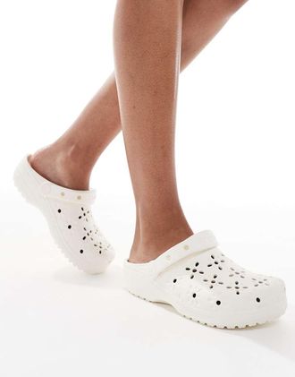 Crocs Sabots classiques à découpes fleuries - Craie-Neutre