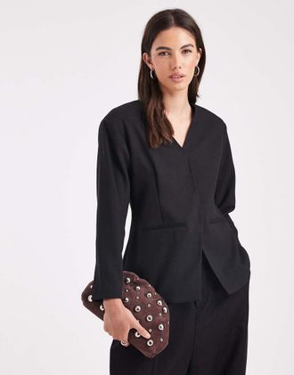 4th & Reckless Exklusiver, kragenloser, taillierter Blazer in Schwarz mit Kokon&auml;rmeln