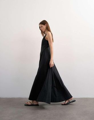 Topshop Robe d&eacute;t&eacute; &agrave; ourlet tombant et jupe circulaire avec surpiq&ucirc;res contrastantes - Noir