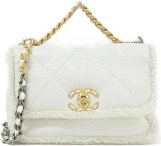 Chanel Sac bandouli&egrave;re doccasion 19 en agneau et peau de mouton retourn&eacute;e - Femme - Pre-owned - Blanc - Taille: ONE Size