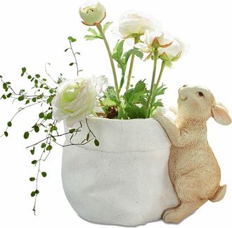 Loberon Übertopf Irianna, handgearbeitet & -bemalt, mit reizendem Häschen, für Blumen & zur Aufbewahrung, Ostern, Osterdekoration, Pflanzgefäß, Polyresin, Cre