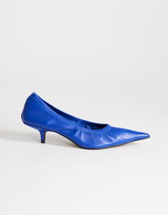 Topshop Arizona - Escarpins en cuir v&eacute;ritable fronc&eacute; &agrave; petit talon - Bleu cobalt-Blanc