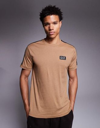Emporio Armani Armani - EA7 - T-Shirt in dunklem Steinbeige mit Logo-Zierband-Neutral