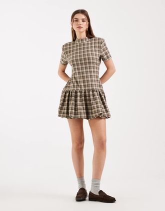 Asos Robe courte structur&eacute;e &agrave; carreaux avec ourlet boule - Marron-Brown