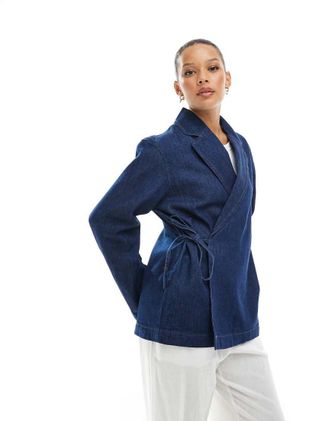 Only Veste en jean avec d&eacute;tail nou&eacute; sur le c&ocirc;t&eacute; - Bleu fonc&eacute;