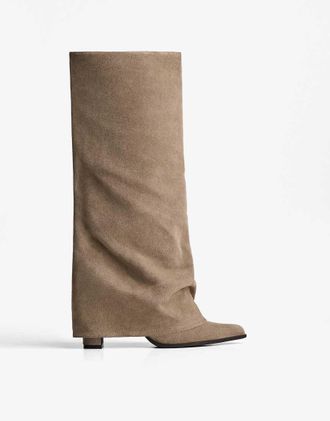 Bershka Stiefel in Hellbraun mit Absatz und Hosen-Design-Brown