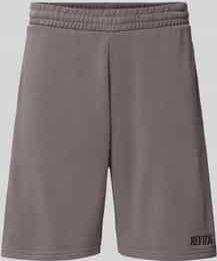 Review Regular Fit Shorts mit Label-Stitching