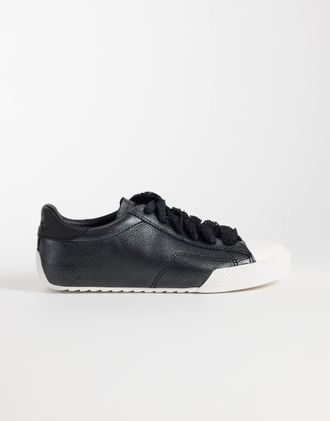 Converse Chuck Taylor Lo baskets basses avec double lacet noir m&eacute;tallis&eacute;-Gris