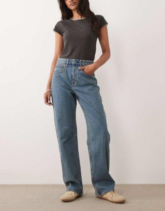 Abercrombie & Fitch Curve Love - Relaxed Fit-Jeans in mittelblauer Waschung mit hohem Bund im 90er-Stil
