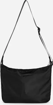Arket Kleine Faltbare Kuriertasche -Schwarz