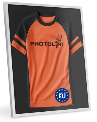Photolini Bilderrahmen Trikotrahmen Fu&szlig;ball 70x90, Wei&szlig;er Bilderrahmen f&uuml;r Trikot, Rahmen Trikot 90x70 mit Acrylglas zum Aufh&auml;ngen, Jersey Frame mit zweifarbige