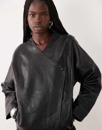 Jacqueline de Yong veste oversize en imitation cuir &agrave; col en V noire