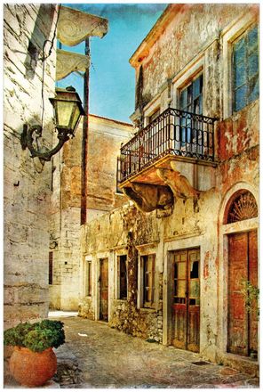 Wallario selbstklebendes Poster - Gasse im Süden, Urlaub in Griechenland, Aufkleber in Premiumqualität, Klebefolie Größe: 61 x 91,5 cm (Maxiposter)