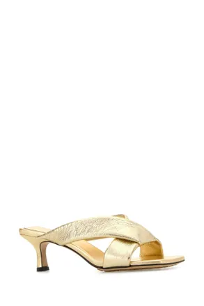 Bottega Veneta Womens Gold Leather Niva Mules Medallion Sandali Sandal