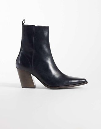 Asos Chelsea-Boots mit Absatz und Natursohle aus schwarzem Leder