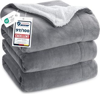 Bedsure Super Soft, Plaid Polaire 230x270 Couverture - Couvre Lit 2 Personnes Gris, Jete de Canape Grande Taille, Plaid Canapé Sherpa Doux et Chaude