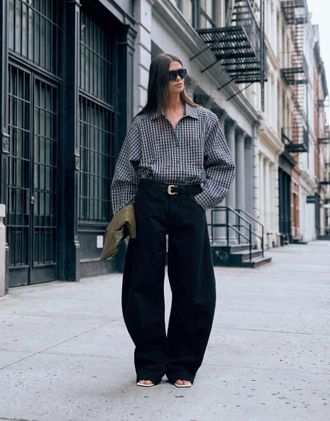 Lioness Horseshoe Barrel-Leg-Jeans in Schwarz