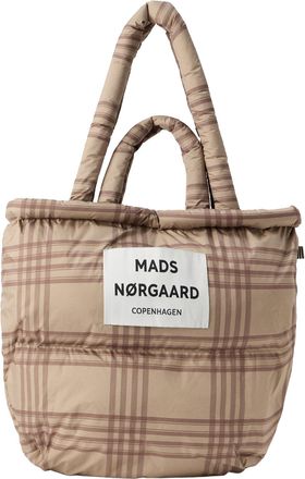 Mads Norgaard Shopper