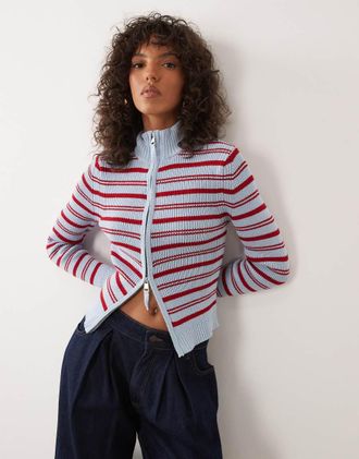 Asos Pull cintr&eacute; &agrave; la taille en maille fine avec col chemin&eacute;e zipp&eacute; - Bleu/rouge-multicolore