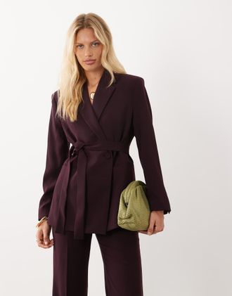 Mango Iguana blazer ajust&eacute; coordonn&eacute; &agrave; taille nou&eacute;e en bordeaux-Rouge