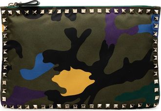 Valentino Garavani Clutches - Nylon Rockstud Camouflage Zip Clutch - Gr. unisize - in Gr&uuml;n - f&uuml;r Damen