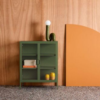 Sweeek Armoire vitrine acier et verre tremp&eacute; 2 portes 80cm vert - Arkansas