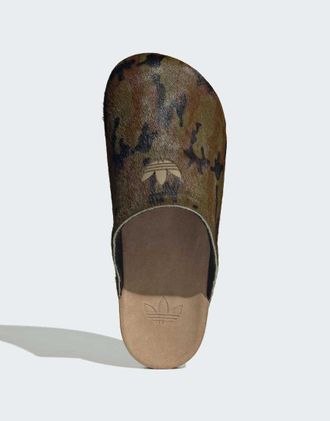 adidas Originals Adimule claquettes &agrave; imprim&eacute; camouflage kaki-noir