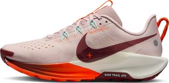 Nike Nike Pegasus Trail 5 Traillaufschuh F&uuml;r Damen, Silt Red/Hyper Crimson/Sail/Dark Team Red, DV3865-602, 42 EU (W 10 US)