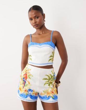 Forever New Crop top caraco densemble en lin m&eacute;lang&eacute; &agrave; imprim&eacute; vacances - Blanc-multicolore