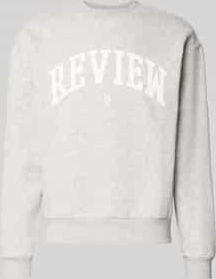 Review Sweatshirt mit Varsiety Embleme