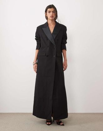 Asos blazer de smoking ajust&eacute; long &agrave; &eacute;paules marqu&eacute;es en noir