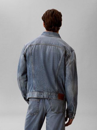 Calvin Klein Jeans Jeansjacke ANDREW CLASSIC TRUCKER authentische 90er-Jahre-Passform, Metallkn&ouml;pfe mit Logo