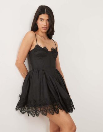 Bardot Ashta - Robe courte avec finitions en dentelle et d&eacute;tail corset - Noir