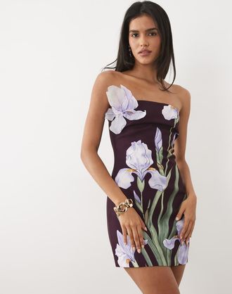 JW PEI Iris - Robe courte structur&eacute;e &agrave; fleurs 3D et encolure bandeau - Prune-VIOLET