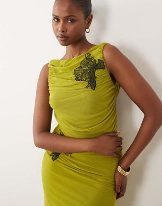 Asos Robe longue en tulle fronc&eacute; avec appliqu&eacute; floral et d&eacute;tails fronc&eacute;s - Vert