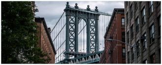 Wallario Glasbild Br&uuml;cke zwischen H&auml;usern - 50 x 125 cm Wandbilder Glas in Premium-Qualit&auml;t: Brillante Farben, freischwebende Optik