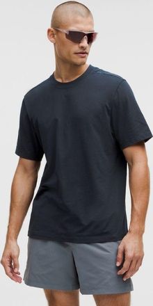 lululemon Zeroed In Kurzarmshirt f&uuml;r M&auml;nner - Gr&ouml;&szlig;e M in True Navy