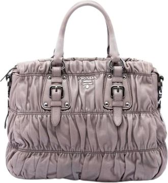Prada Pre-owned Sac seau en nappa pliss&eacute; - Femme - Pre-owned - Gris - Taille: ONE Size