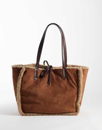 Accessorize Wende-Tote aus Shearling in Creme und Hellbraun