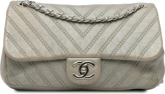 Chanel Hobo Bags - Medium Chevron Calfskin Stud Wars Flap - Gr. unisize - in Silber - f&uuml;r Damen