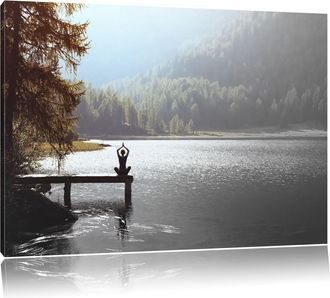 Pixxprint Yoga am See B&W Detail, Größe: 120x80cm, Leinwandbild, fertig gespannt, Wandbild, Dekoration, Kunstdruck, kein Poster