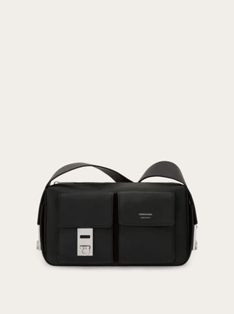 Ferragamo Herren Umh&auml;ngetasche in Utility-Optik mit Hug-Schnalle (M) Schwarz