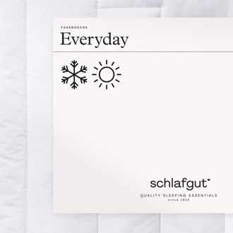 Schlafgut ganzjahres Premium Faserbettdecke, 135x200 cm weiß aus 100% Baumwolle mit High-Tech Allerban Füllfasern