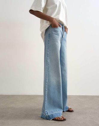 Topshop Horizon - Jean large &agrave; taille mi-haute avec ourlets effrang&eacute;s - Bleu vintage