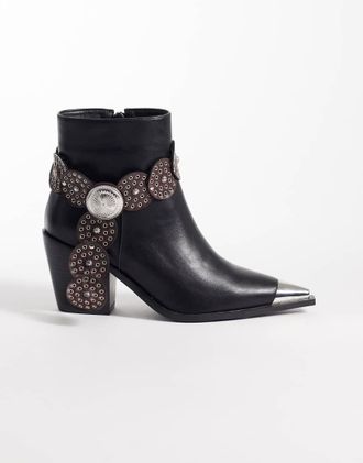 Azalea Wang Azalea Wang - Verrill - Westernstiefel in Schwarz mit G&uuml;rtelverzierung mit Nietenbesatz