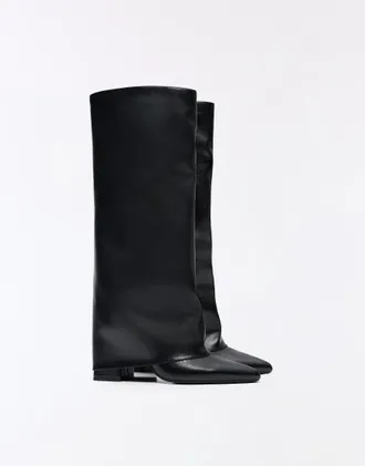Bershka Stiefel mit Absatz in Schwarz