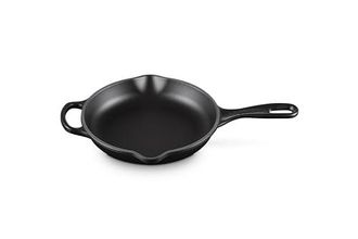 LE CREUSET Signature Gusseisen Brat- und Servierpfanne, Rund, Ø 20 cm, Für alle Herdarten inkl. Induktion geeignet, 1,51 kg, Schwarz, 20182200000422