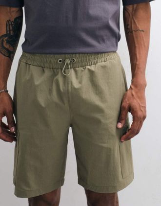 Capo Funktionale Utility-Cargo-Shorts in Olivgr&uuml;n