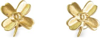Chanel boucles doreilles en plaqué or CC Clover (2003)